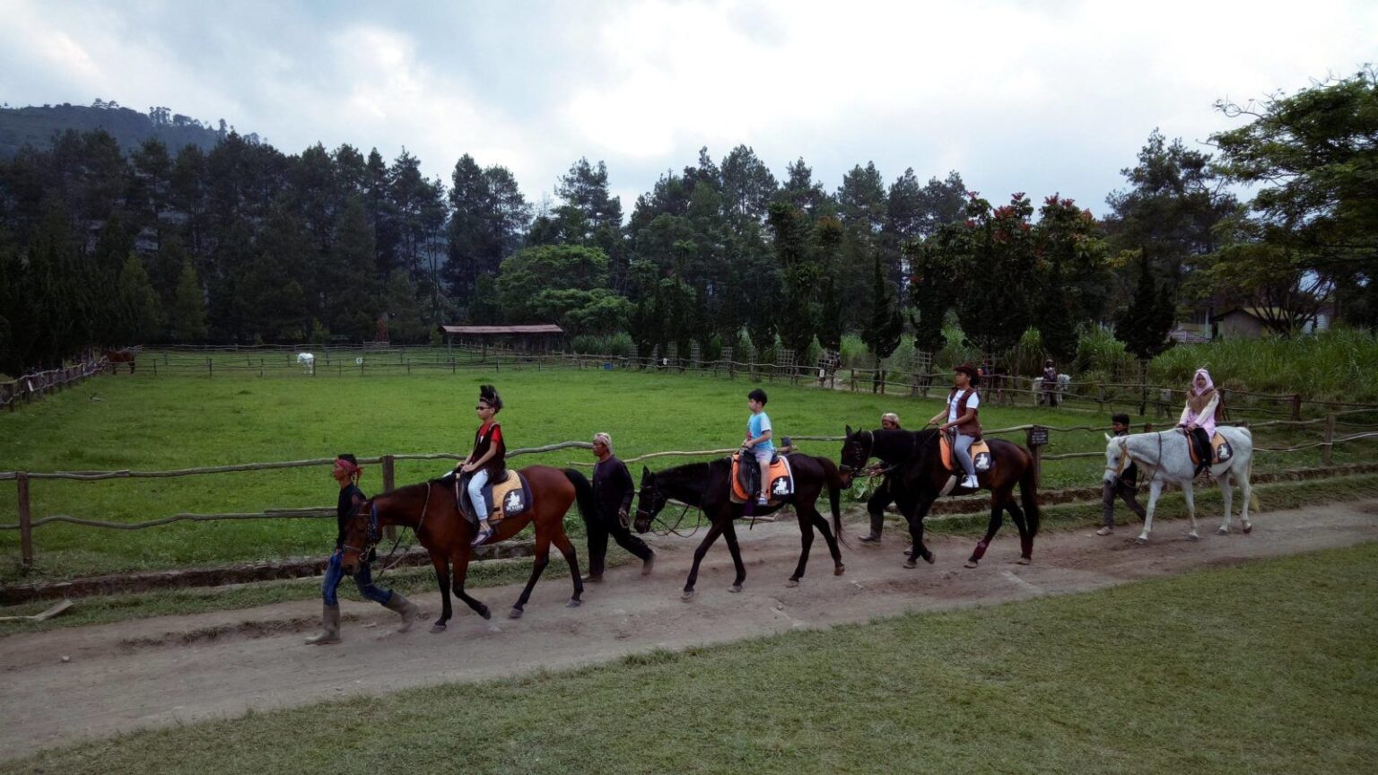 DE RANCH Bandung Tiket & Wahana