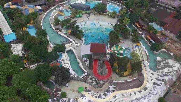 SNOWBAY WATERPARK Tiket dan 10 Wahana Terbaik [Tutup Permanen]