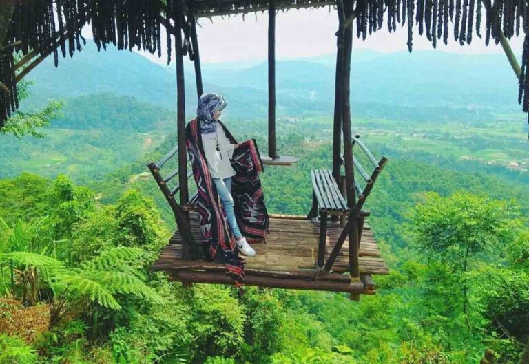 PUNCAK MUSTIKA MANIK Bogor Tiket & Spot Foto - Oktober 2025