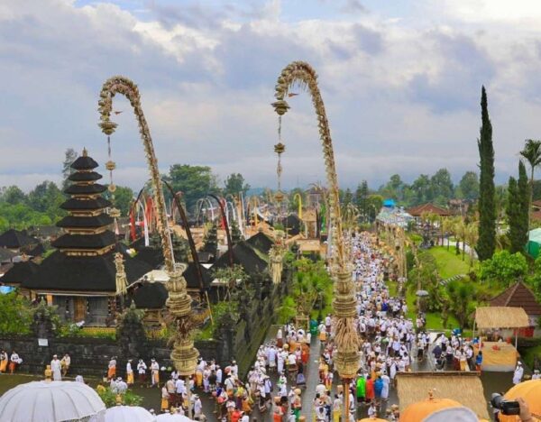 PURA BESAKIH Tiket Masuk, Aktivitas & Fakta Menarik - Oktober 2025