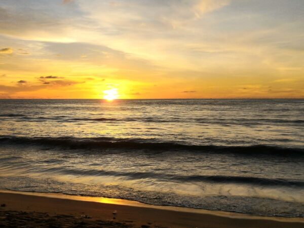 PANTAI CARITA Tiket Masuk dan Aktivitas - September 2025