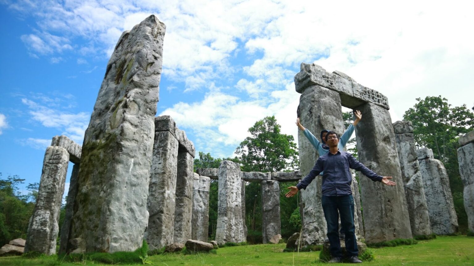 STONEHENGE MERAPI Jogja Taman Batu Unik Juni 2024