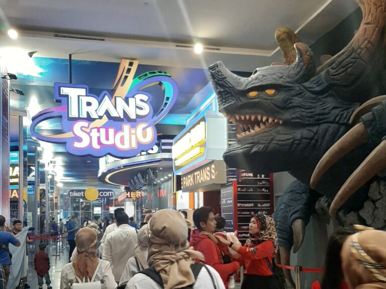 TRANS STUDIO Cibubur Tiket Masuk, Wahana dan Fasilitas - Oktober 2025