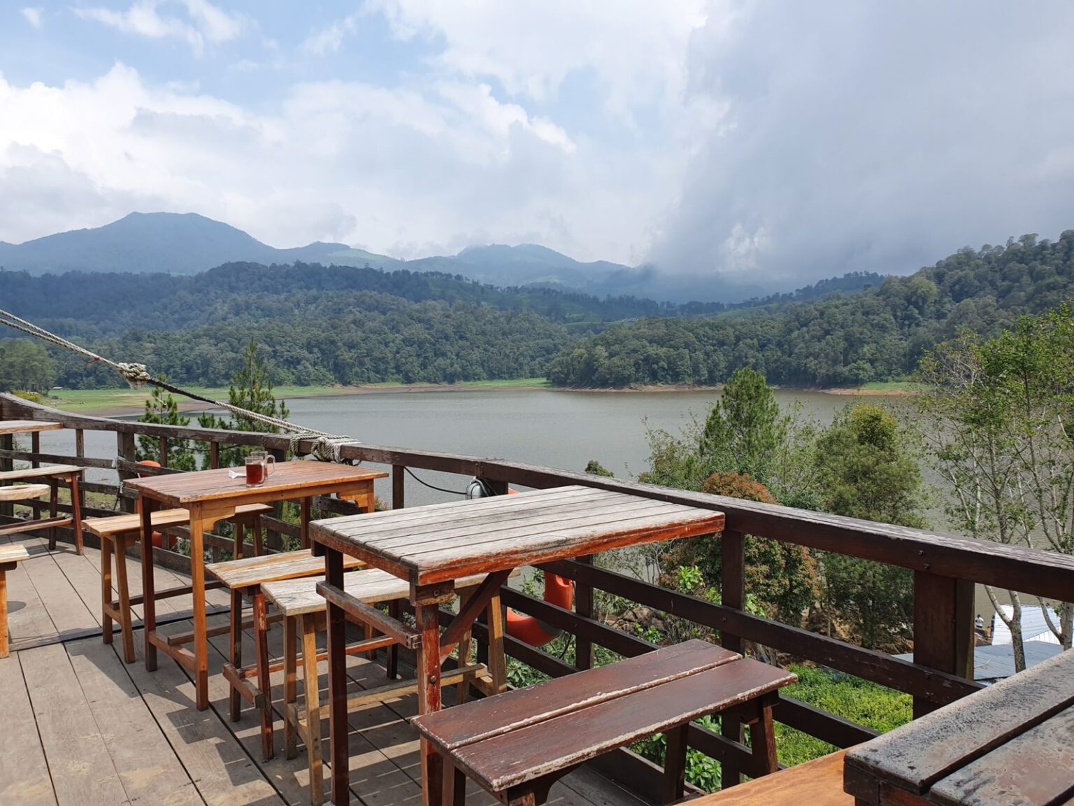 Pinisi Resto Situ Patenggang Tiket & Ragam Aktivitas