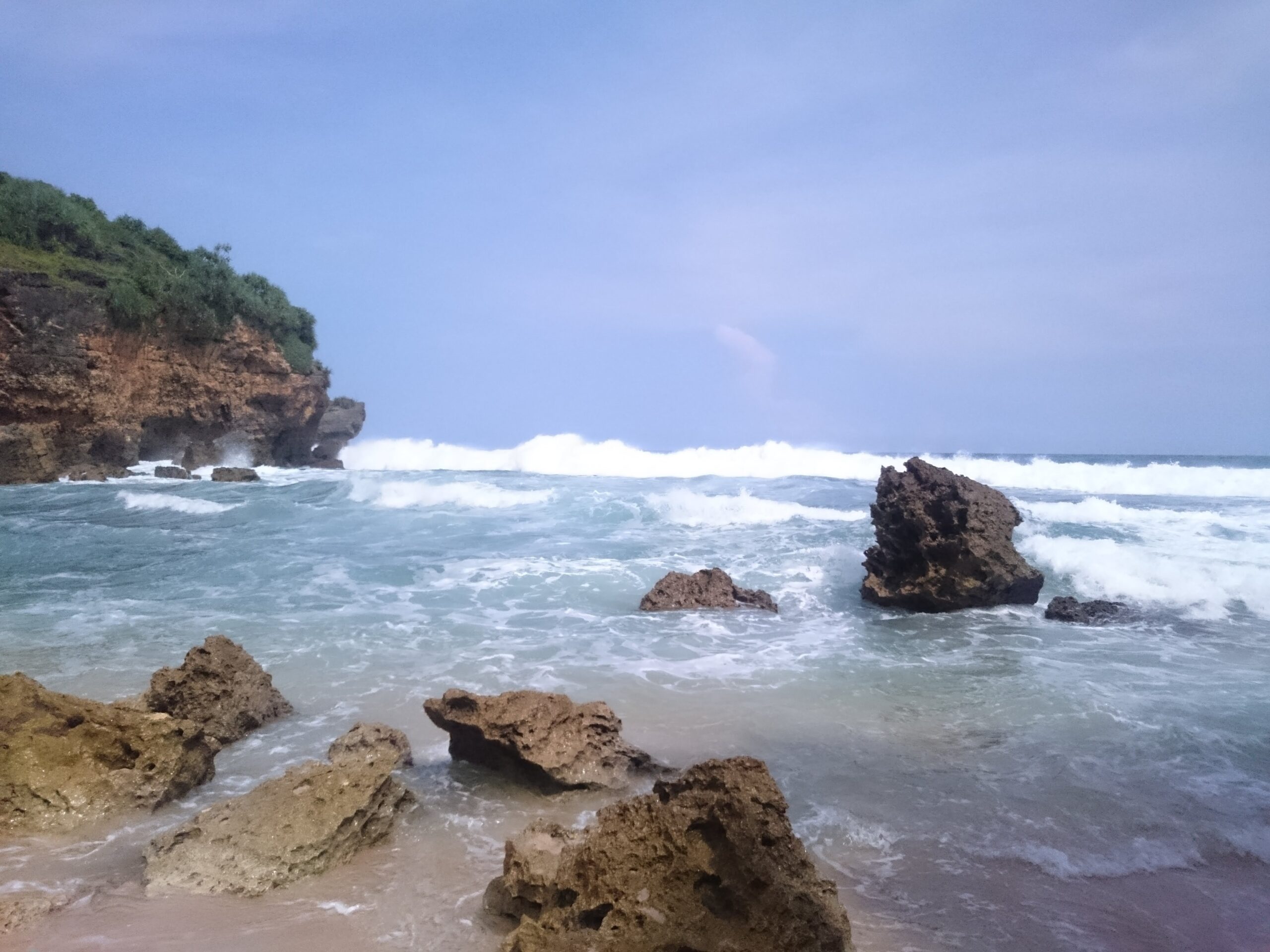 PANTAI NGEDEN Tiket, Aktivitas dan Jam Buka Juni 2024