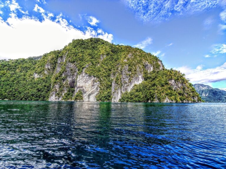 PULAU SERAM Tiket & Aktivitas May 2026