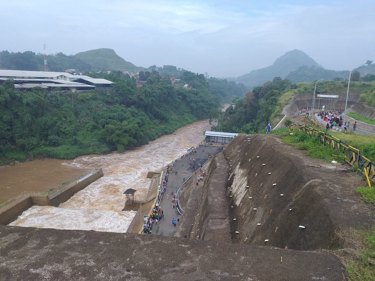 CURUG JOMPONG Bandung Tiket & Daya Tarik - Oktober 2025