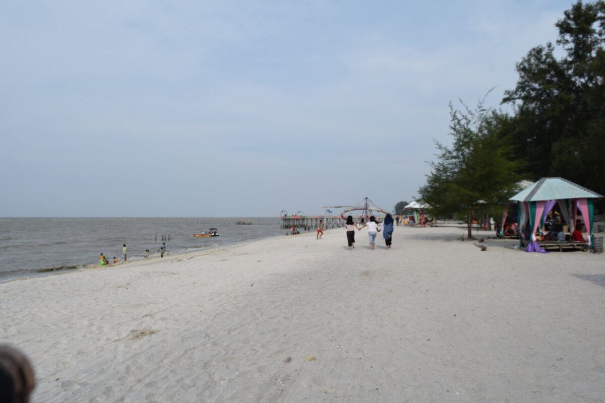 PANTAI CEMARA KEMBAR Tiket Masuk, Daya Tarik dan Fasilitas - Oktober 2025