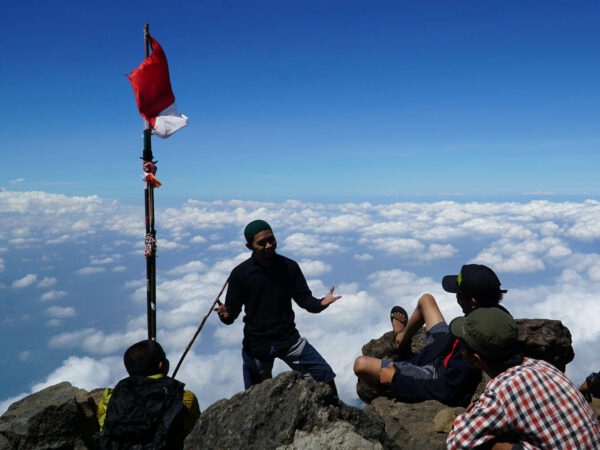 GUNUNG ARJUNO Tiket Simaksi, Jalur Pendakian & Aktivitas