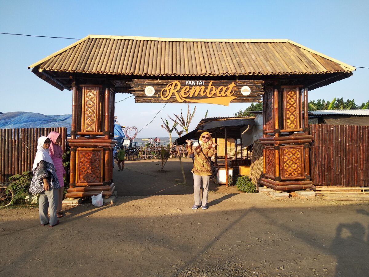 PANTAI REMBAT: Tiket & Ragam Aktivitas Juni 2026