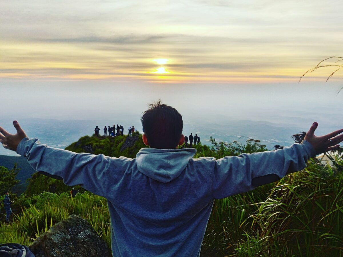 GUNUNG UNGARAN: Tiket Masuk & 4 Jalur Pendakian - Oktober 2025