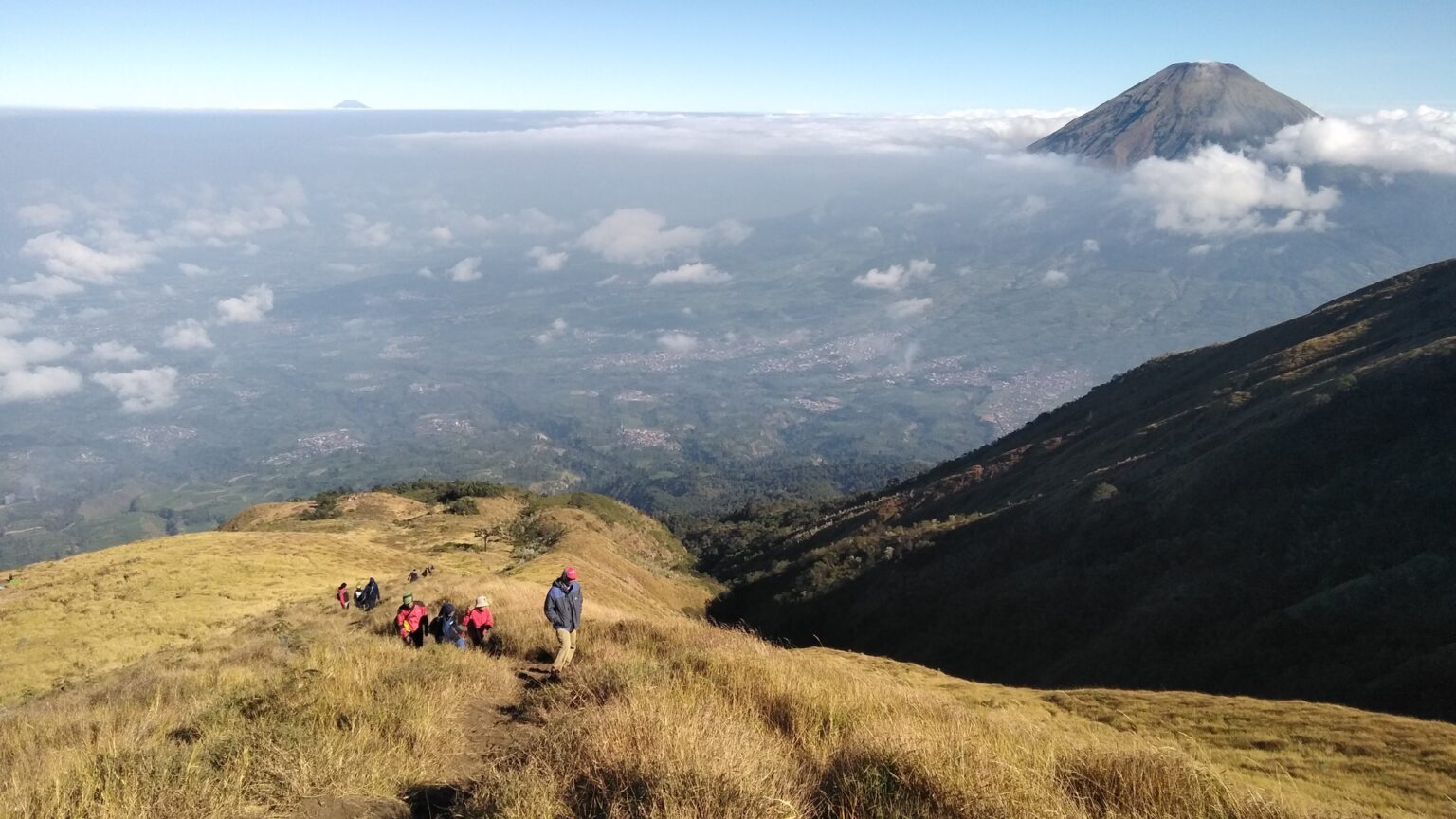 GUNUNG SUMBING Tiket & 4 Jalur Pendakian - Oktober 2025