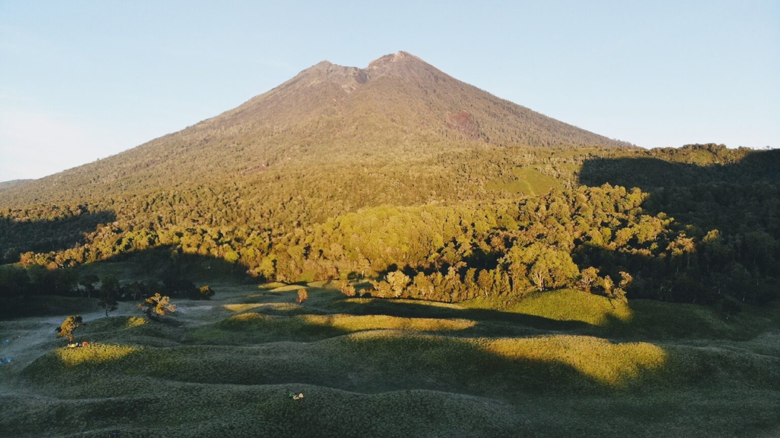 GUNUNG RINJANI Tiket Pendakian & Keindahan - September 2025