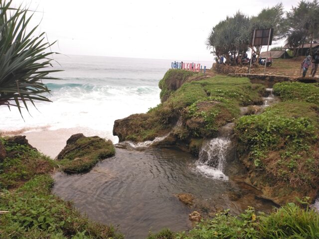 PANTAI BANYU TIBO Pacitan Tiket & Aktivitas Apr 2026
