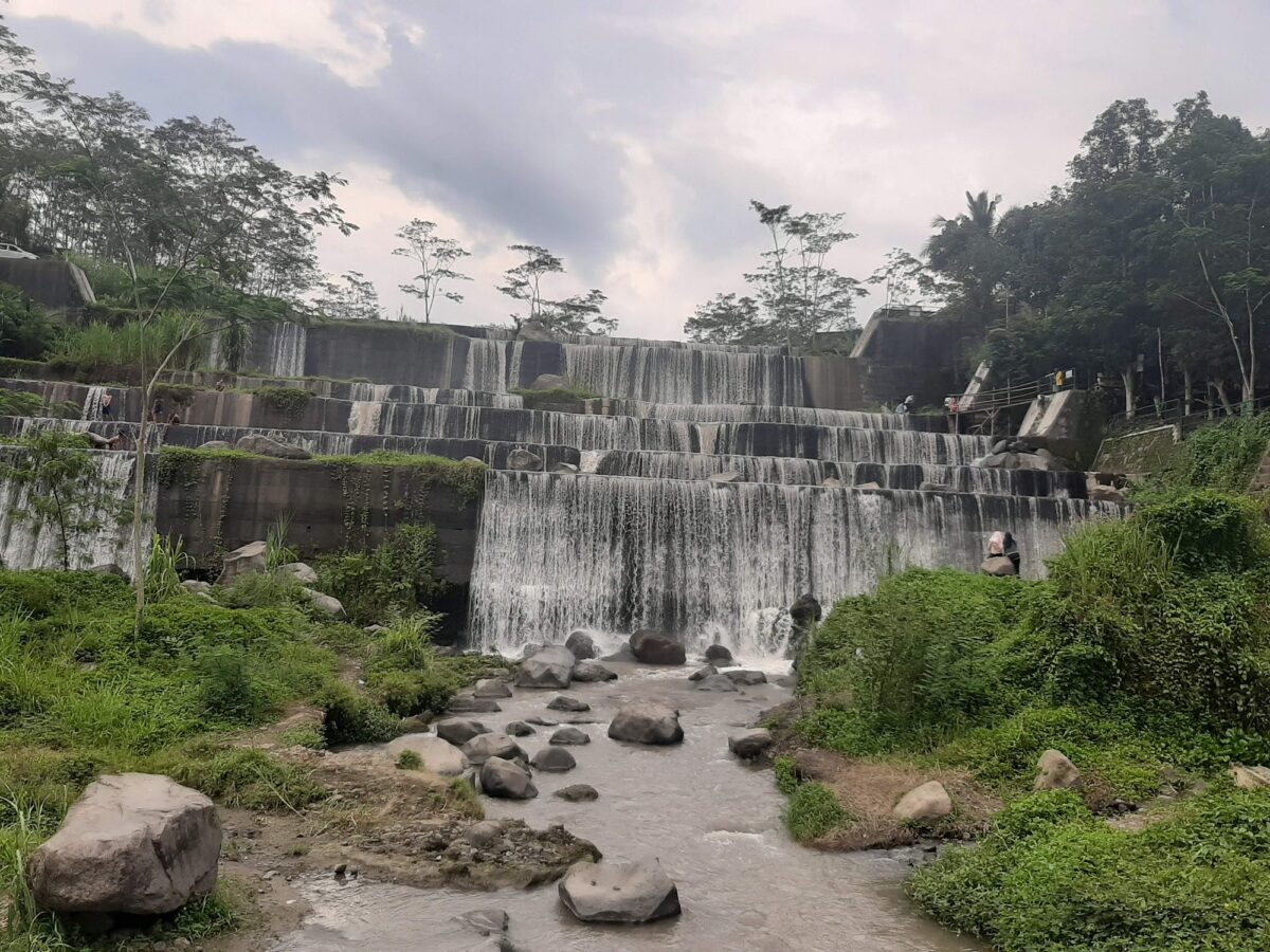 GROJOGAN WATU PURBO: Air terjun unik bertingkat May 2026