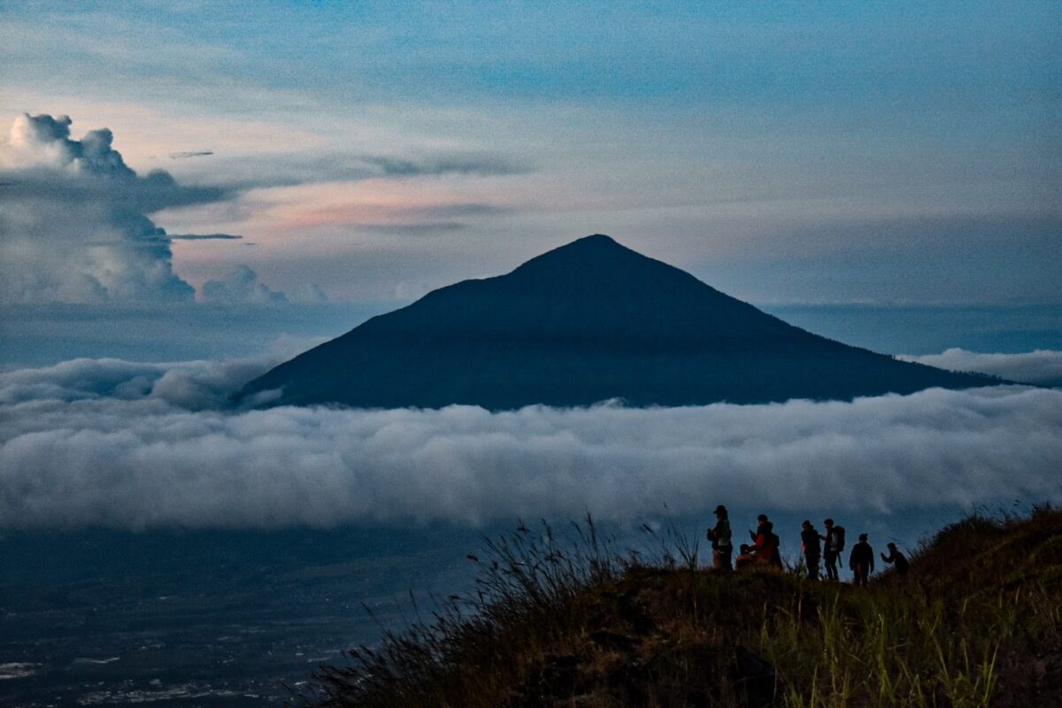 GUNUNG GUNTUR Tiket Masuk, Pesona dan Fasilitas - Oktober 2025