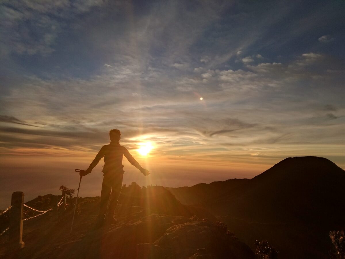 Gunung Gede Pangrango: 3 Pilihan Jalur Pendakian - Oktober 2025