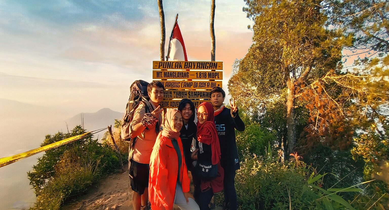 GUNUNG MANGLAYANG Tiket & Jalur Pendakian - Oktober 2025