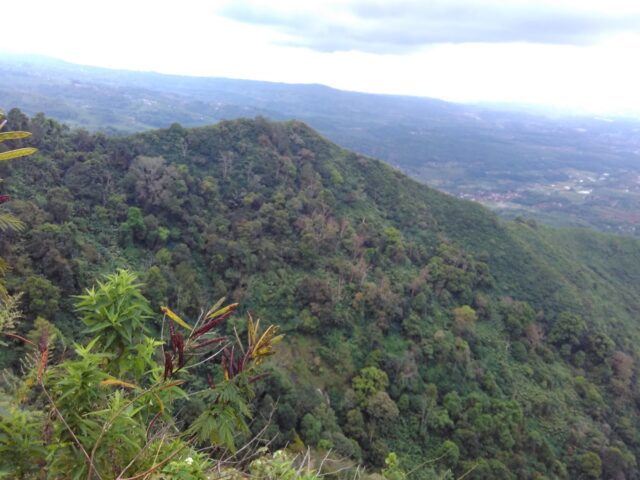 GUNUNG MANGLAYANG Tiket & Jalur Pendakian - Oktober 2025