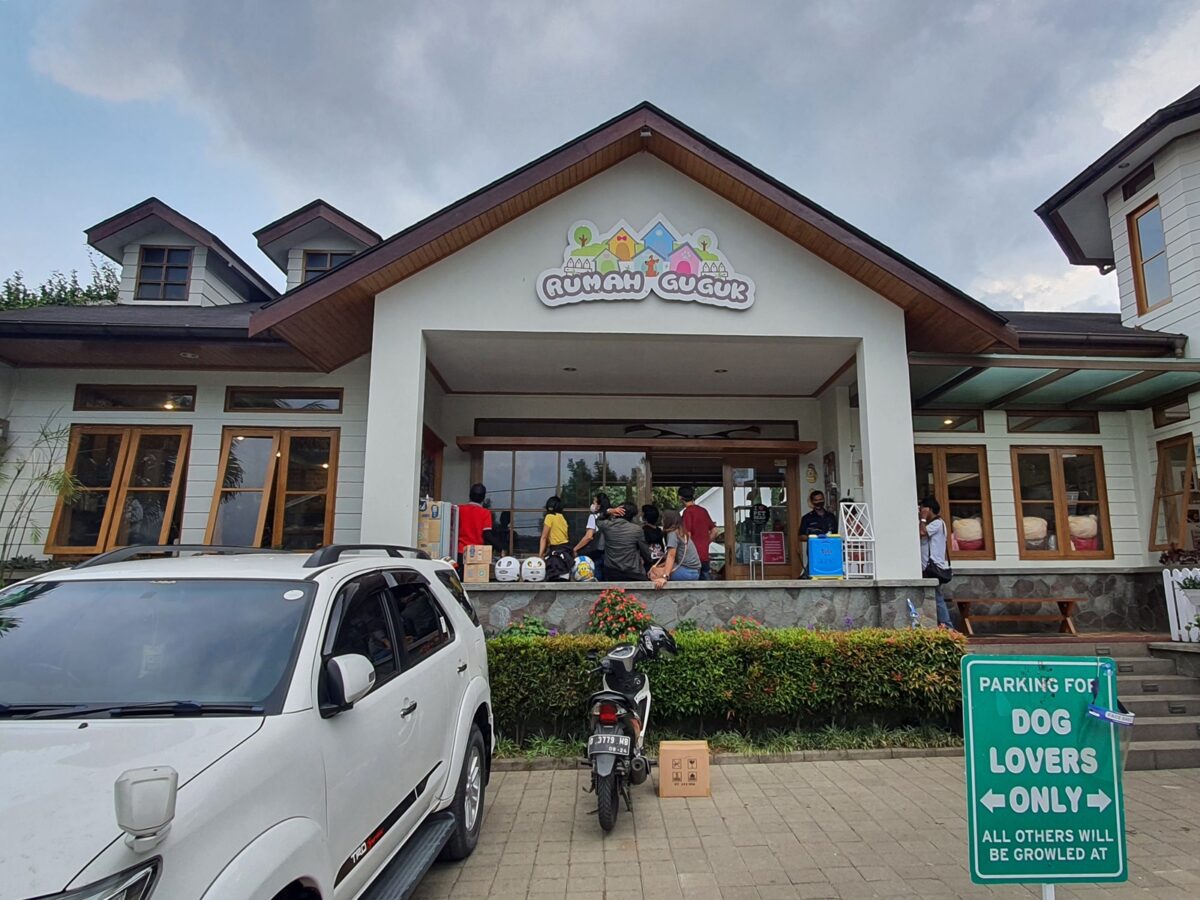 RUMAH GUGUK Bandung Tiket & Wahana Pet Terlengkap Feb 2026