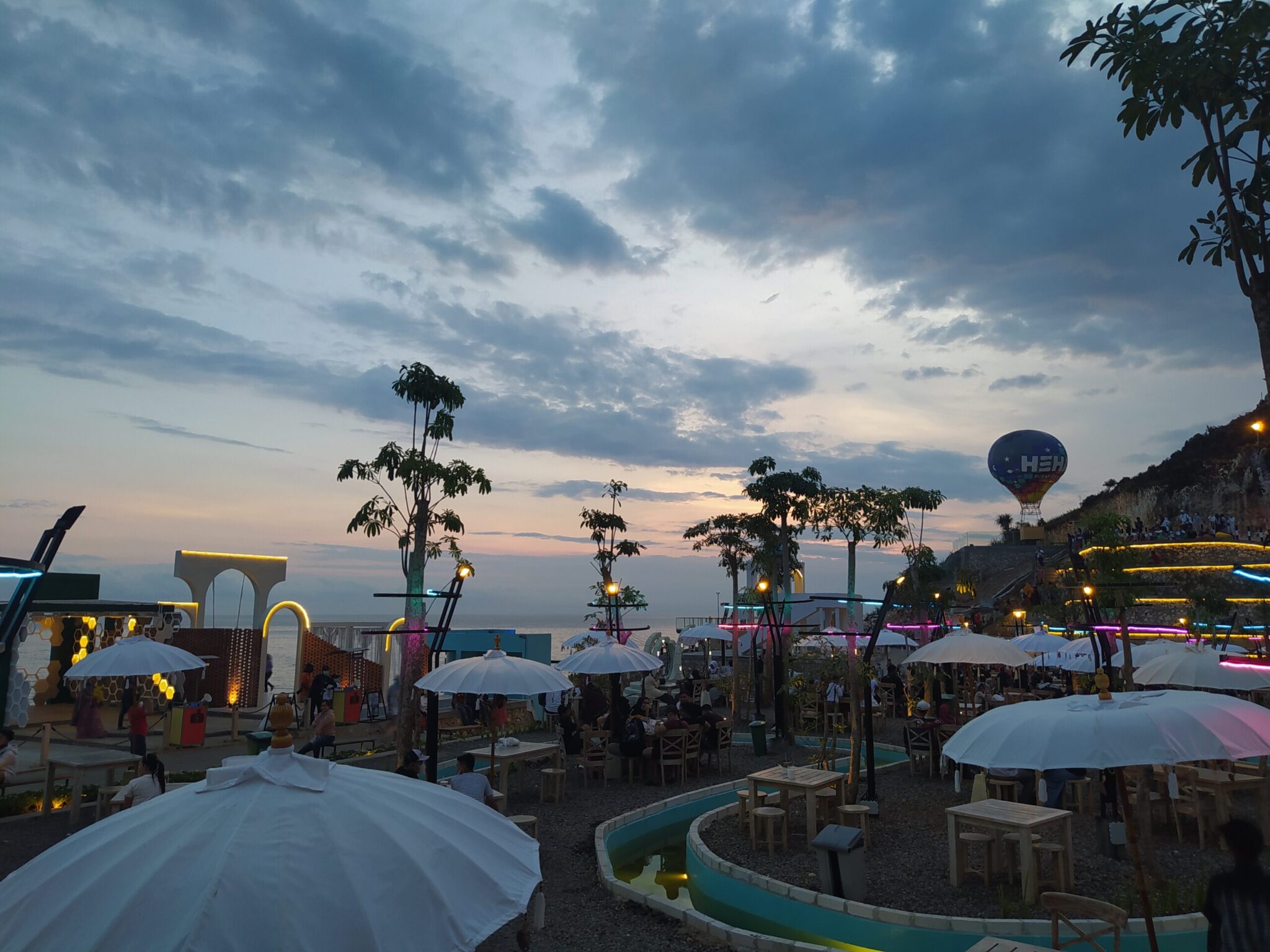 HeHa Ocean View Tiket Masuk, Aktivitas dan Fasilitas - Oktober 2025