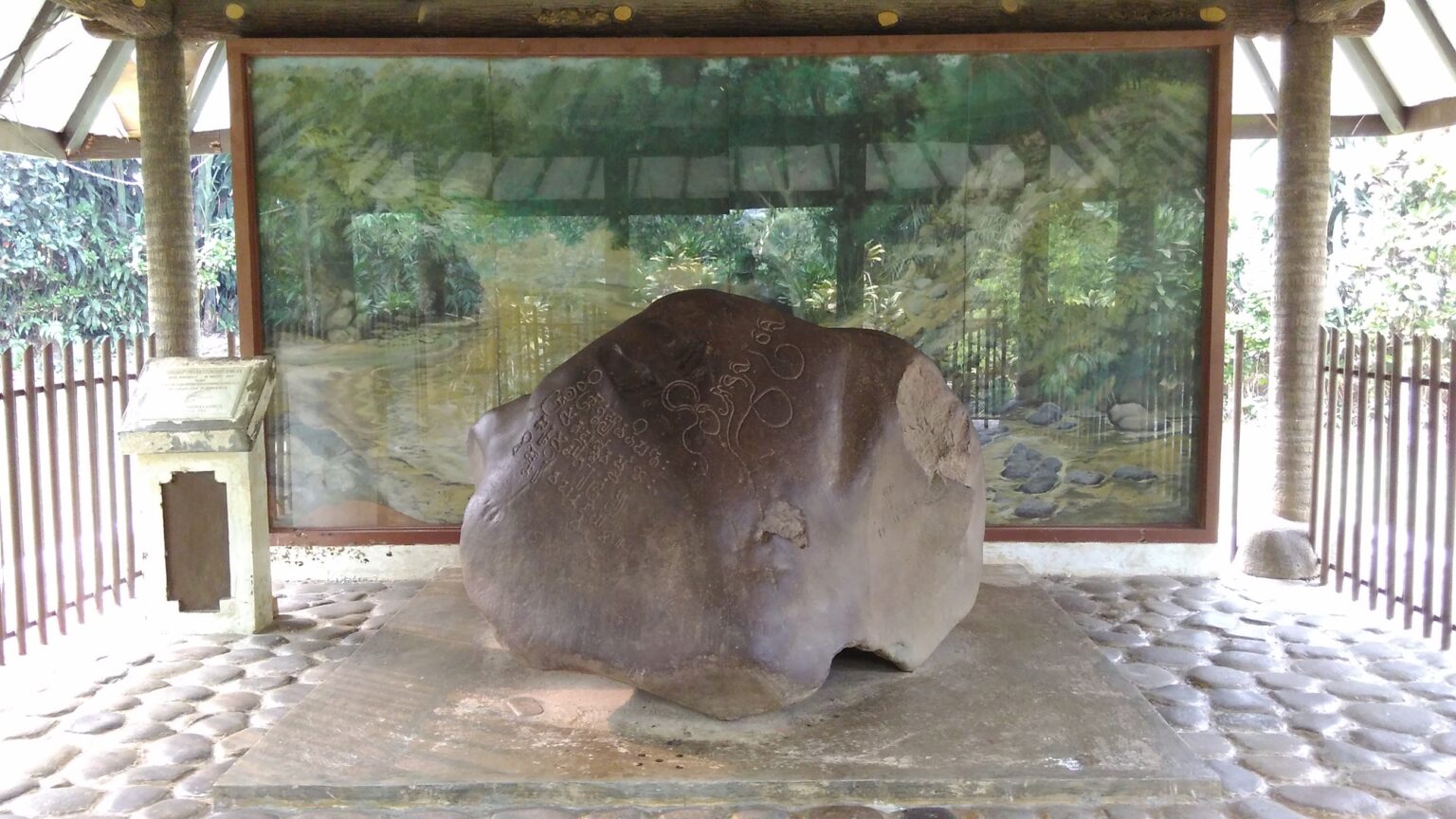 Prasasti Pasir Awi Wisata Di Cagar Budaya Terasingkan - Oktober 2025