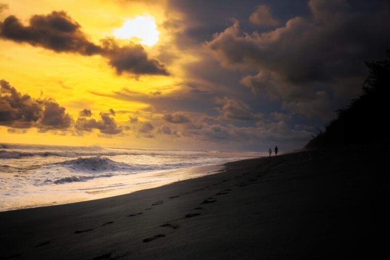PANTAI BUGEL Harga Tiket dan Ragam Aktivitas May 2026