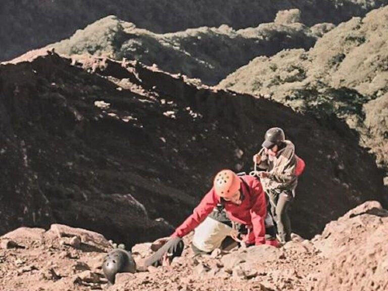 GUNUNG RAUNG Tiket, Daya Tarik & Jalur Pendakian