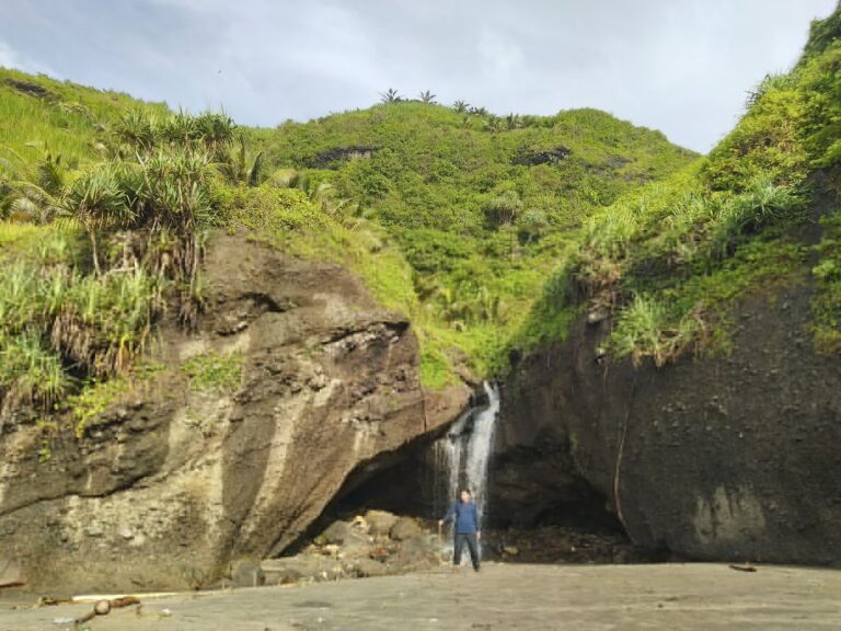 PANTAI SURUMANIS KEBUMEN Tiket & Daya Tarik - Desember 2025