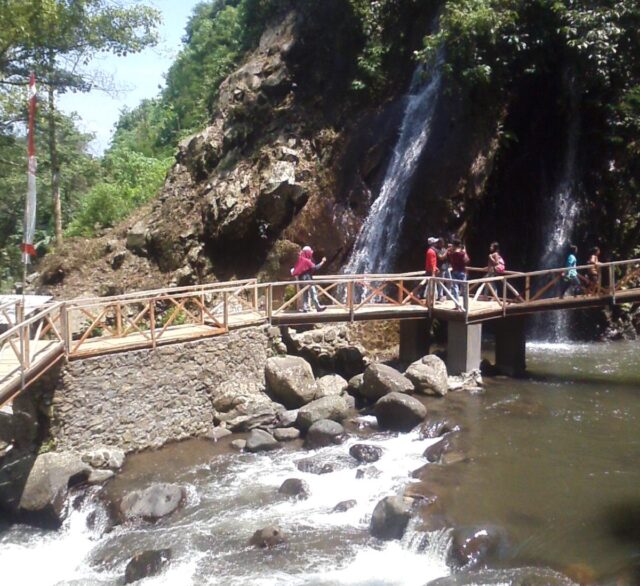 7 Wisata Curug Eksotis di Majalengka