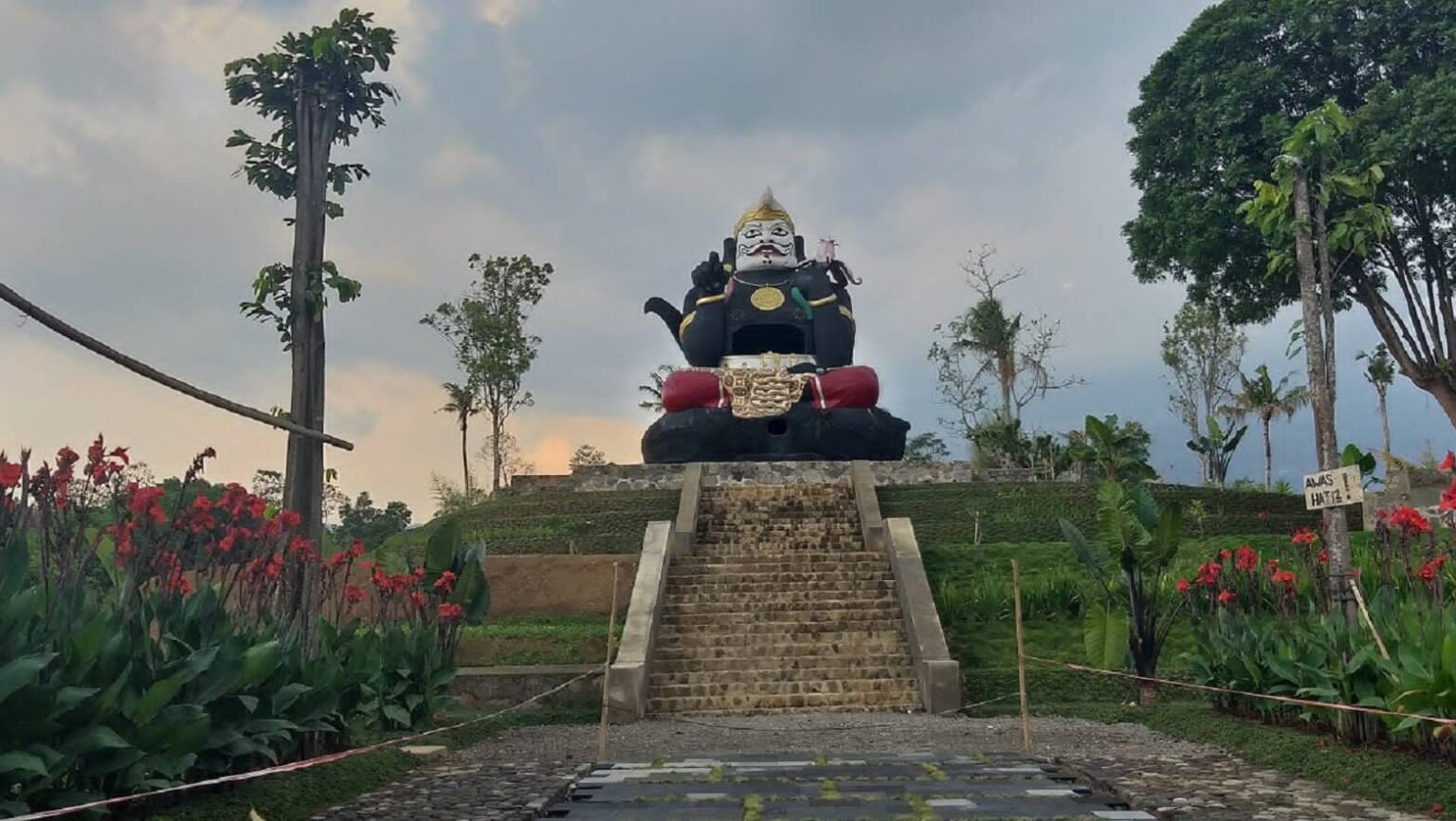 PATUNG SEMAR Tiket Gratis Pemandangan Gunung Lawu - September 2025