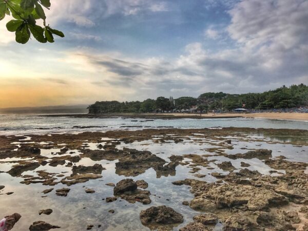 9 Pantai Ikonik di Jawa Barat