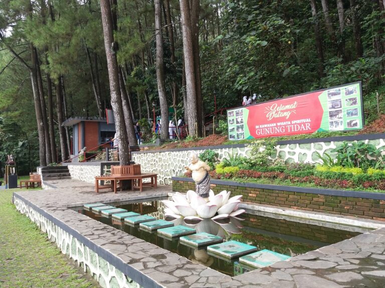 GUNUNG TIDAR Harga Tiket Masuk & Daya Tarik - Oktober 2025