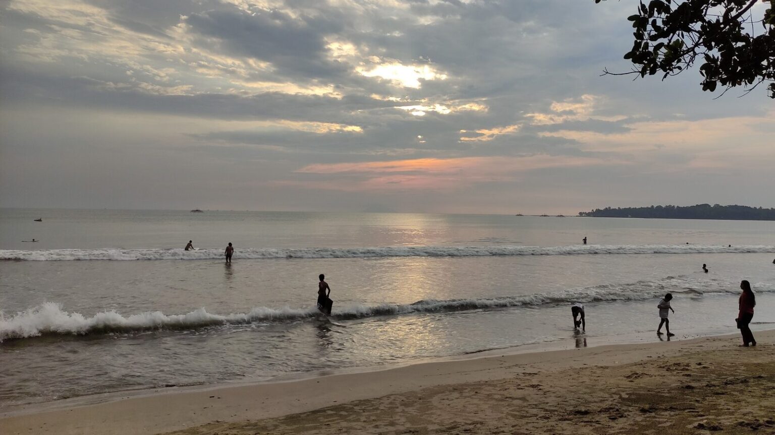 Pantai Pandan Carita Harga Tiket Masuk dan Daya Tarik - Oktober 2025