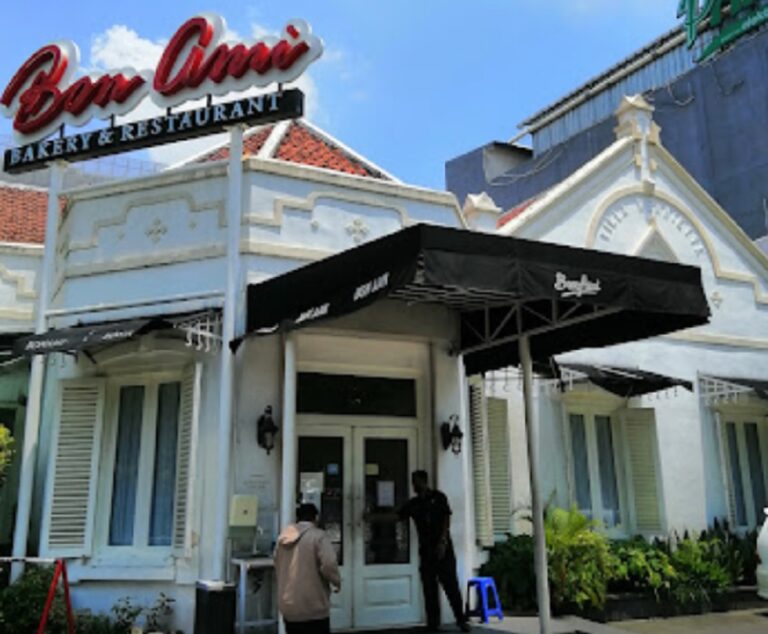 7 Rekomendasi Restoran Populer Di Surabaya