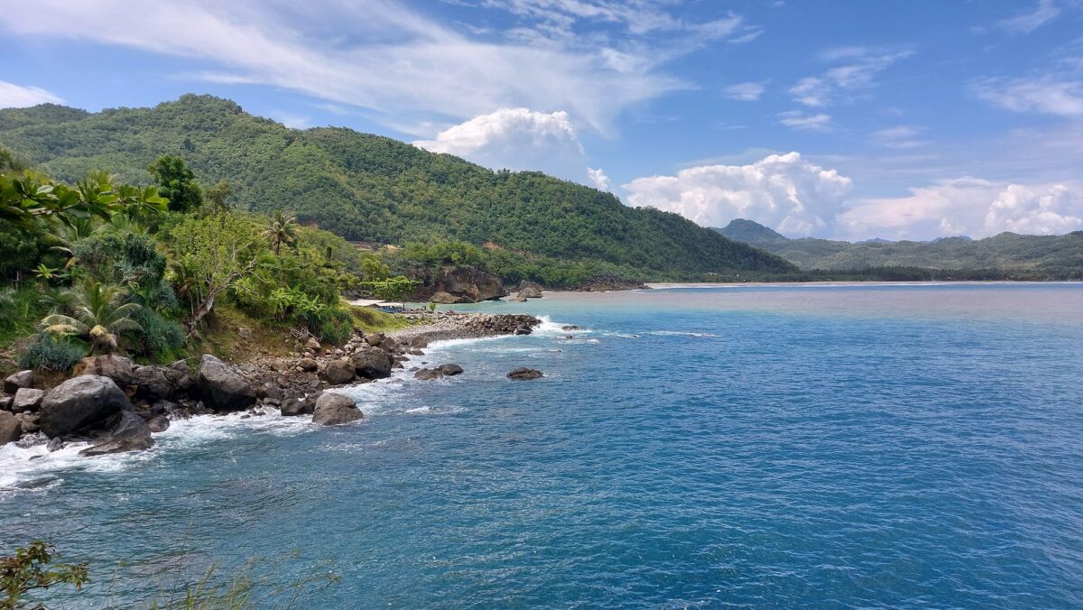 7 Pantai di Pacitan Paling Wajib Dikunjungi