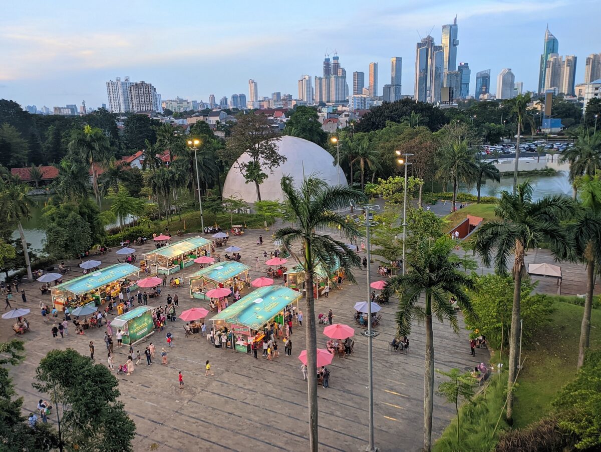 Senayan Park Mall Bisa Ngafe, Belanja, Foto sampai Bersepeda
