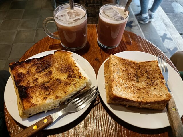 5 Roti Bakar Bandung Legendaris, Rasanya Bikin Kangen