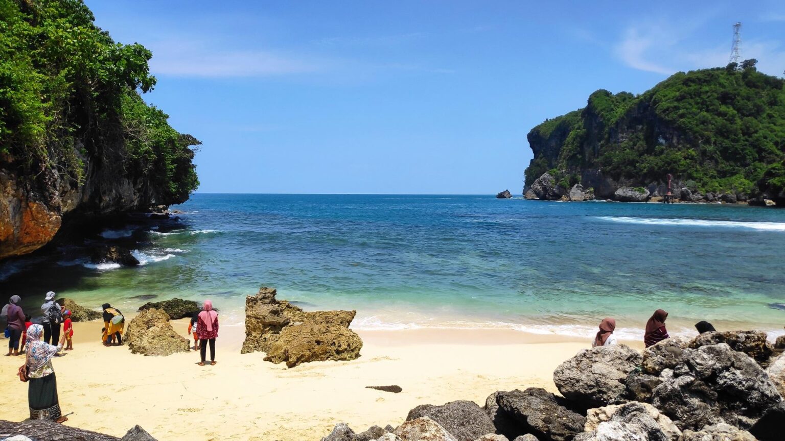 Pantai SADENG Tiket & Ragam Pesona - Oktober 2025