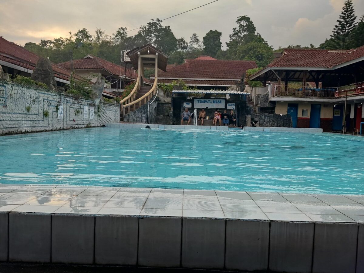CIPANAS GARUT Ini 6 Kolam Air Panas Terbaik