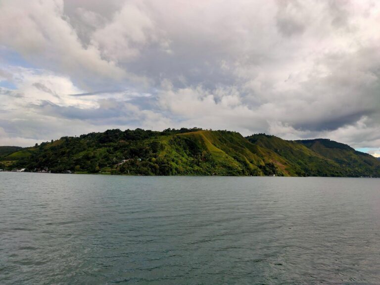 PANTAI BEBAS Parapat Harga Tiket Masuk dan Fasilitas - Maret 2025