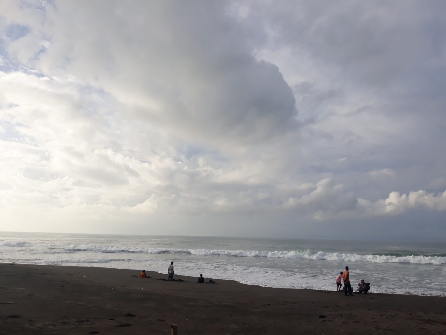 Wisata PANTAI MIRIT Berpasir Hitam Eksotik - Maret 2025