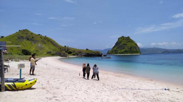 PULAU PADAR Harga Tiket, Aktivitas & Keindahan - Oktober 2025