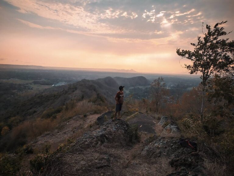 GUNUNG PEGAT Blitar Tiket & Pesona Berbalut Mitos Apr 2026