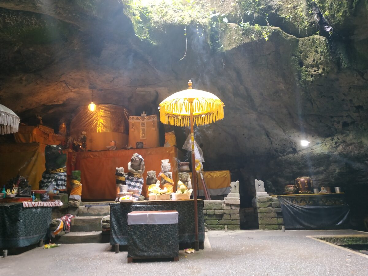 PURA KEREBAN LANGIT Tempat Melukat dan Memohon Keturunan Juni 2024