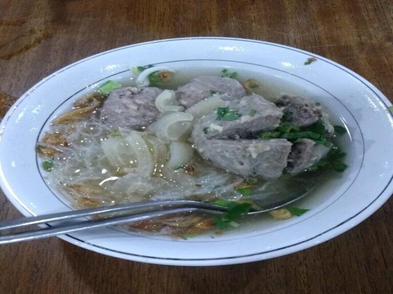 BAKSO TITOTI Legendaris Menu Andalan Harga Terjangkau