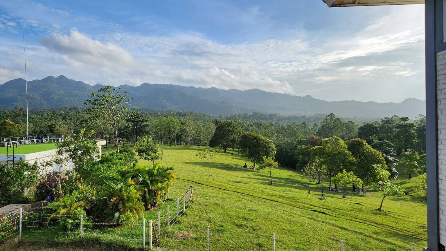 BUKIT WARUWANGI - Tiket Masuk, Penginapan dan Fasilitas Apr 2026