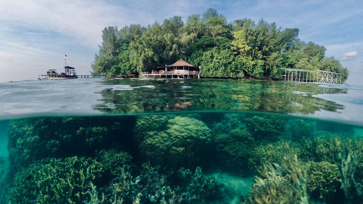 PULAU MACAN Tarif, Penginapan dan Daya Tarik - Oktober 2025