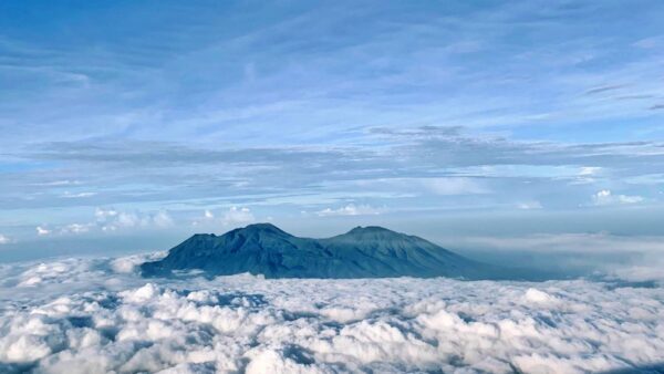 GUNUNG ARJUNO Tiket Simaksi, Jalur Pendakian & Aktivitas
